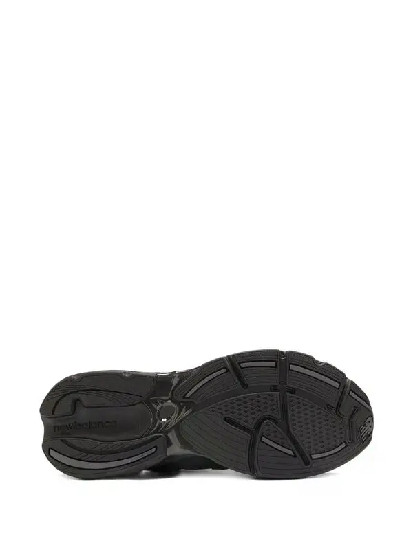 NEW BALANCE 2010 Logo-patch Sneakers - Black