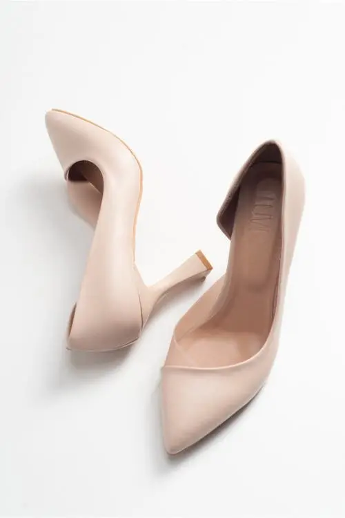 PROLOGUE SHOES Ursula Pointed Toe Pump - Nude
