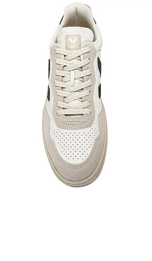 VEJA V-90 Sneaker