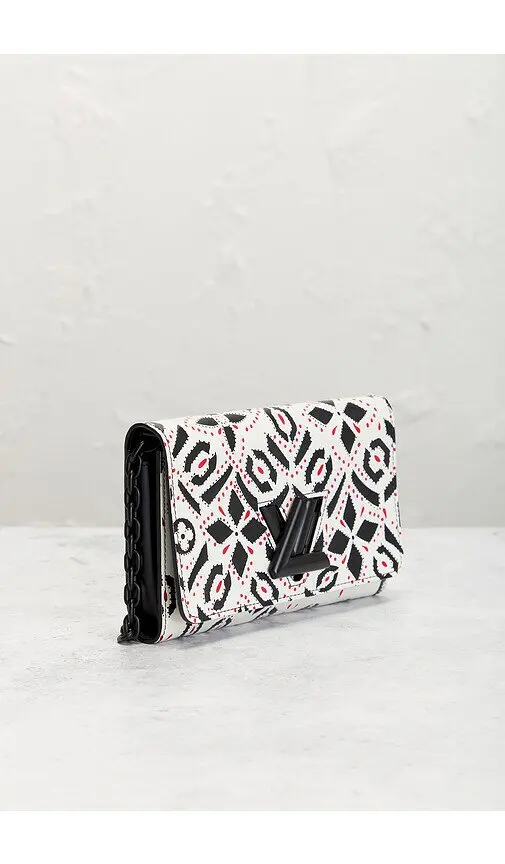 Undefined Louis Vuitton Portefeuille Twisted Wallet On Chain