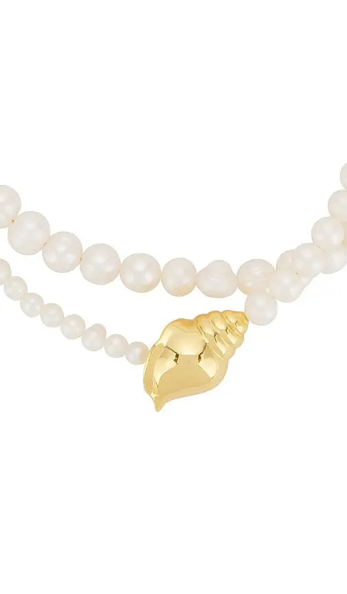 Timeless Pearly Shelly Necklace
