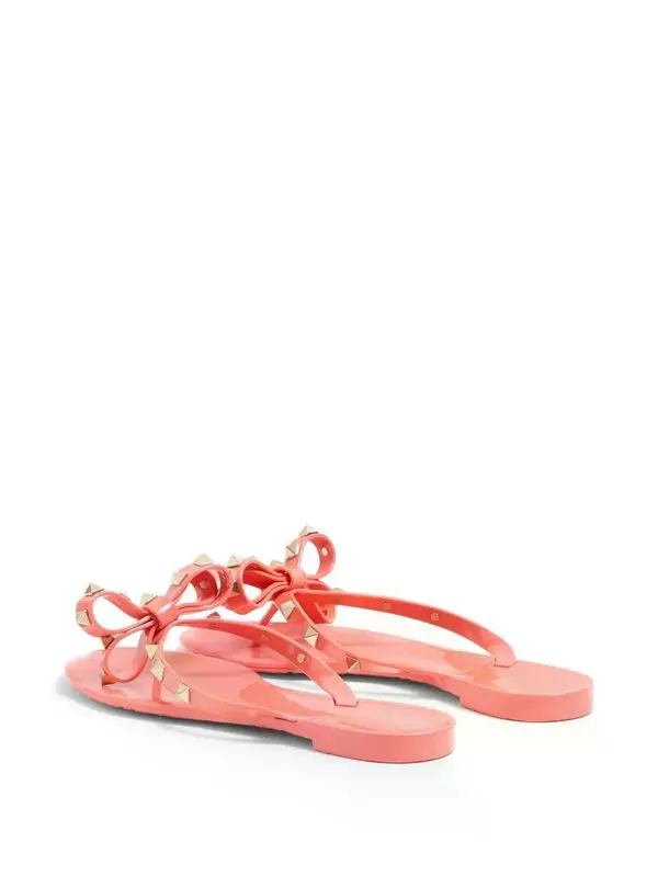 Valentino Garavani Rockstud Rubber Thong Sandals - Pink