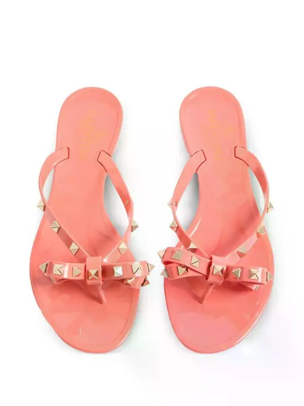 Valentino Garavani Rockstud Rubber Thong Sandals - Pink