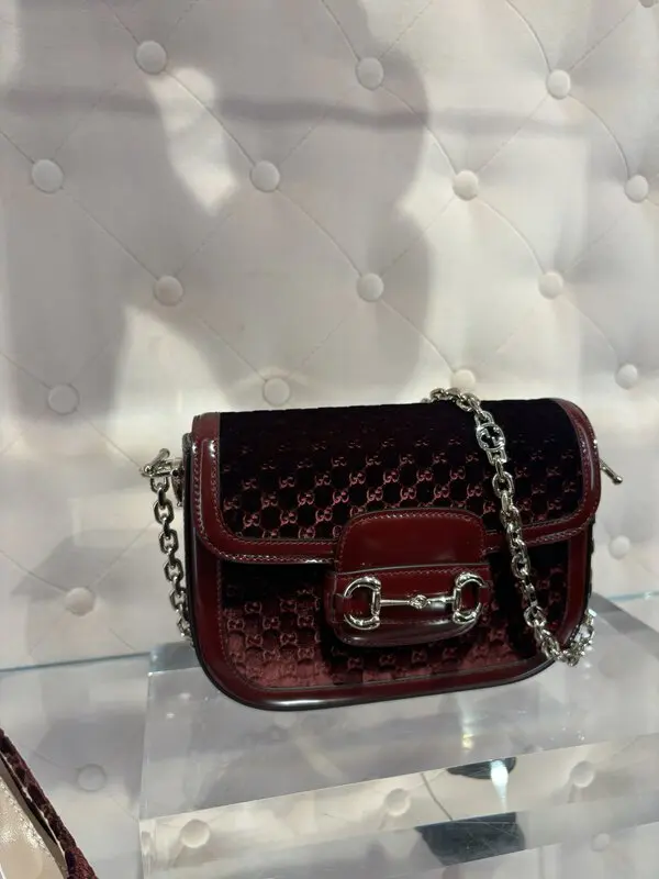 Gucci Red Horsebit 1955 Small Velvet Shoulder Bag - Burgundy
