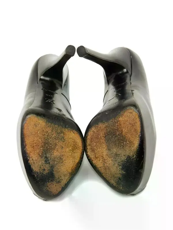 LOUIS VUITTON Padlock Detail Pumps