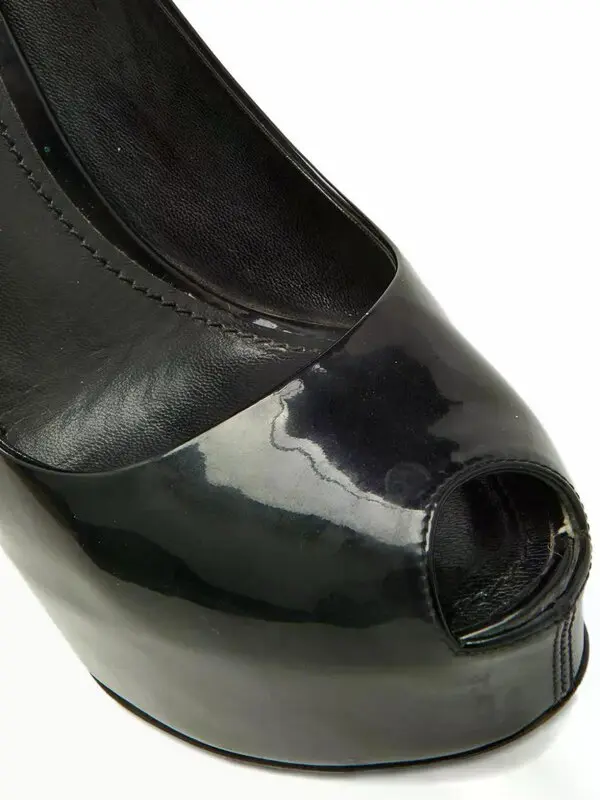 LOUIS VUITTON Padlock Detail Pumps