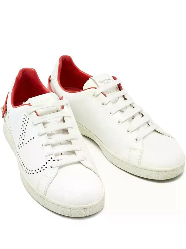 Valentino Garavani Backnet Rockstud Leather Sneakers - White