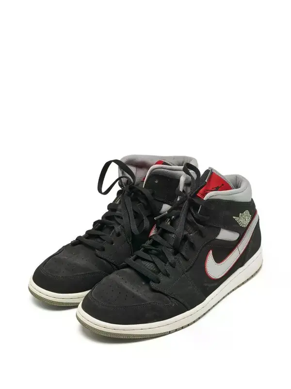 JORDAN 1 Mid Top Sneakers