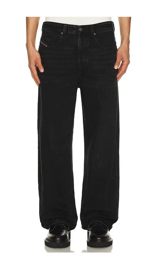 DIESEL® Relaxed Fit 2001 D-macro Jean