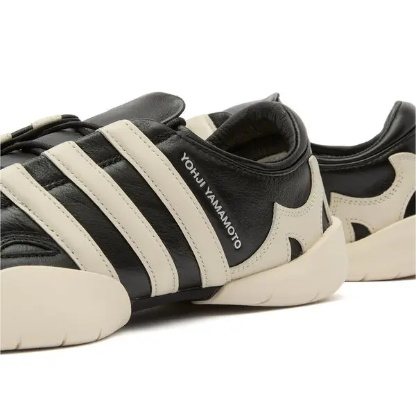 Y3 Regu 2002 Sneakers