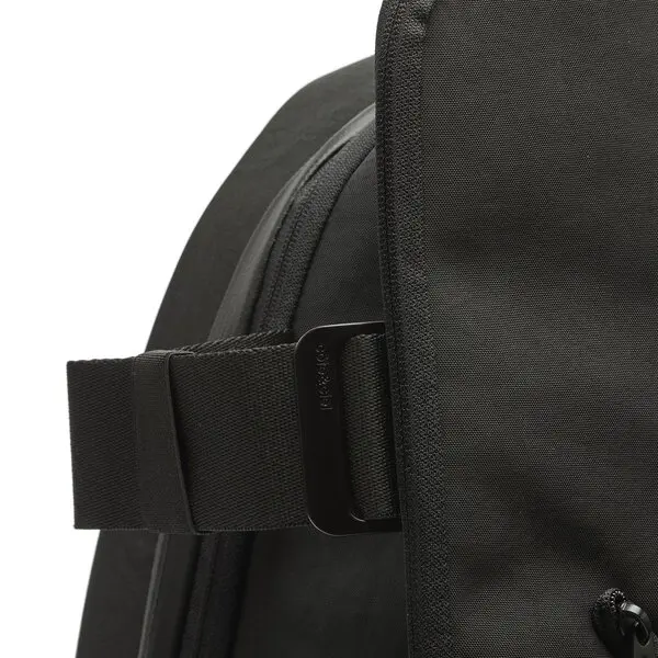 COTE&CIEL Isar M Round Carbon Backpack