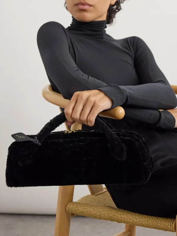 Alaïa Le Teckel Shearling Clutch - Black