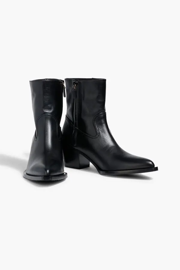 STUART WEITZMAN Tate Leather Ankle Boots