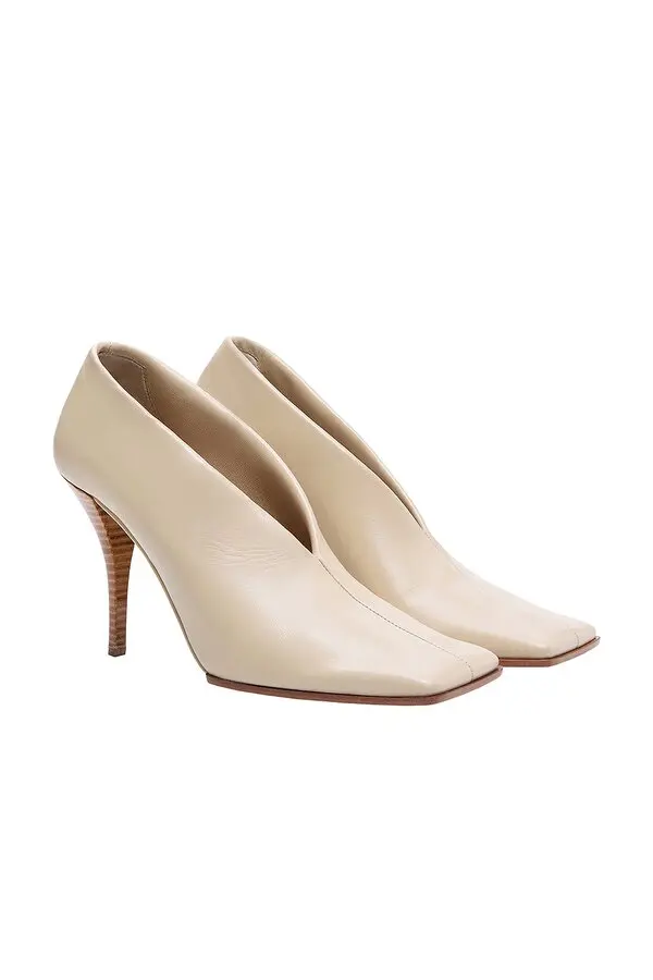 Alaïa Square Toe Leather Pumps - Argile