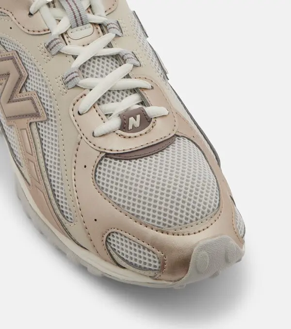 NEW BALANCE 204l Sneakers - Gold