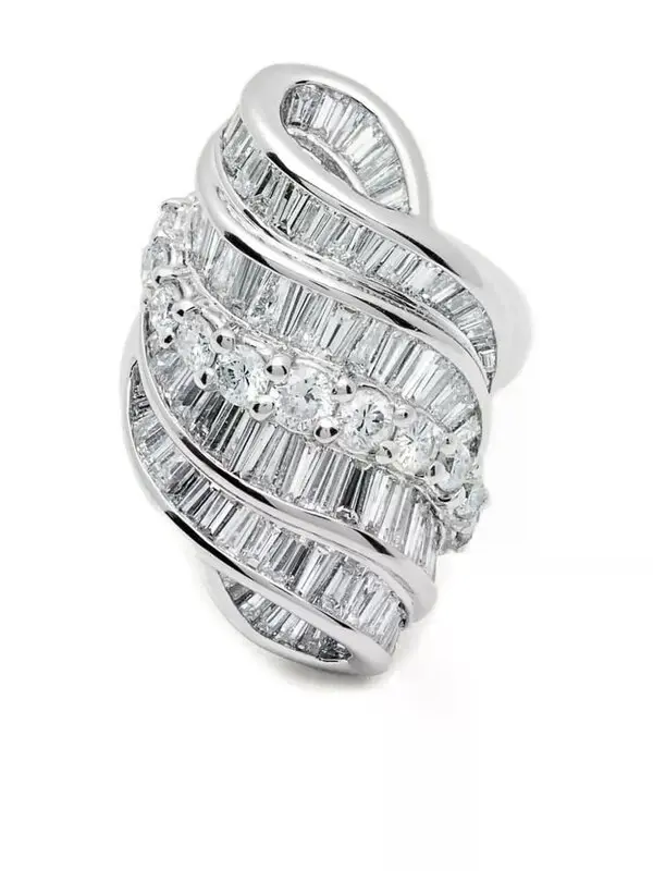 JEWELS AFICIONADO Platinum Seashell Diamond Ring
