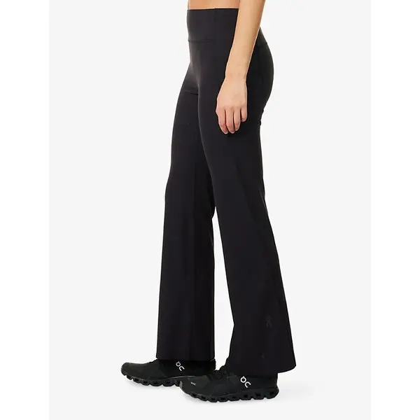On Stretch-woven Trousers