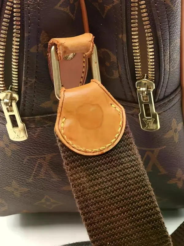LOUIS VUITTON 2000 Monogram Reporter Shoulder Bag