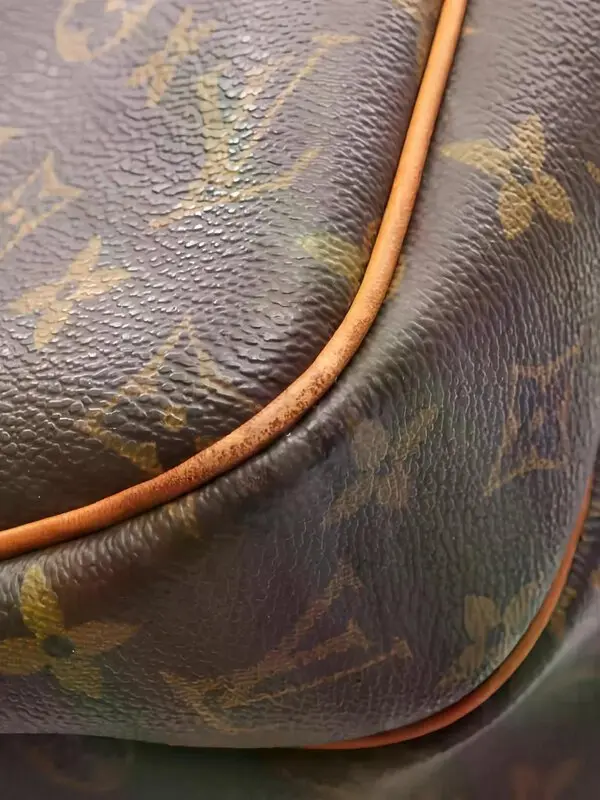 LOUIS VUITTON 2000 Monogram Reporter Shoulder Bag