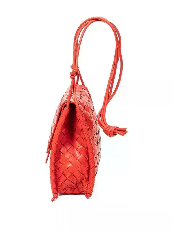 Bottega Veneta 2000 Intrecciato Shoulder Bag In Red - 10% Off