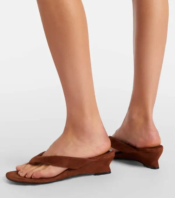 Le Monde Beryl Micro Wedge Suede Thong Sandals - Brown