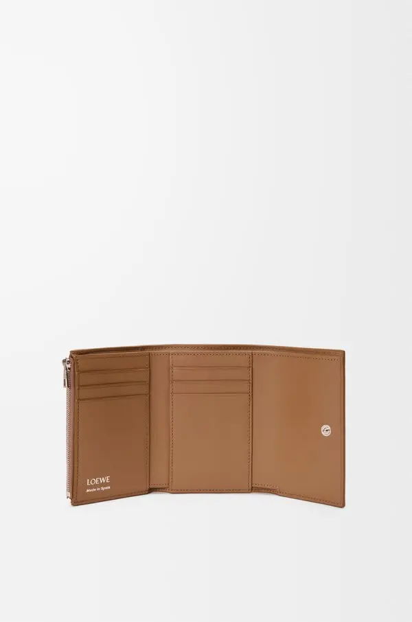 Loewe Small Vertical Wallet In Smooth And Grained Leather Skin - Mocha