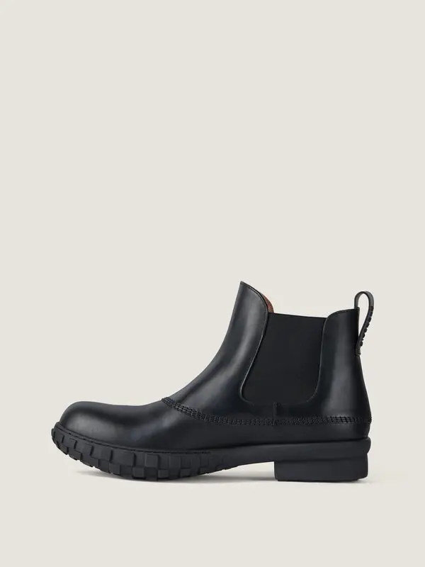 Givenchy Echo Chelsea Boots In Leather