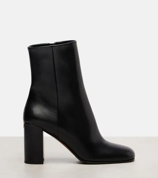 Prada Leather Ankle Boots With Zip Closure - Black