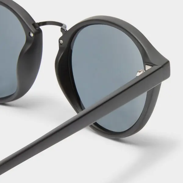 Le Specs Paradox