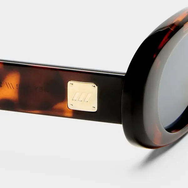 Le Specs Hey Ya Tortoiseshell Oval Sunglasses - Tort