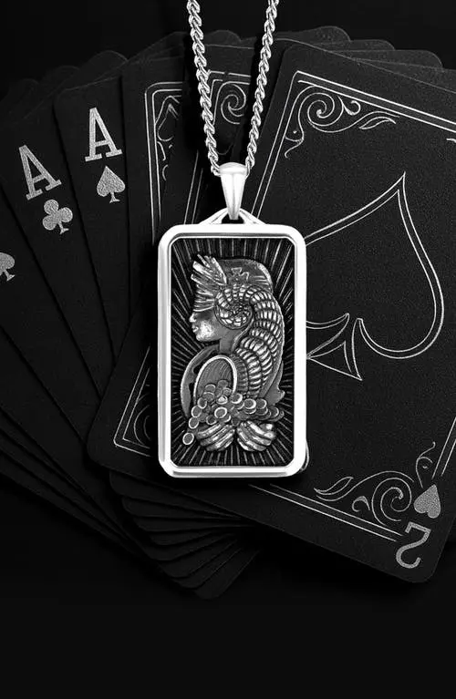 VINCERO Lady Luck Pendant Necklace