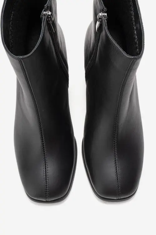 FOREVER & ALWAYS SHOES Napoli Leather Block Heel Boot - Black