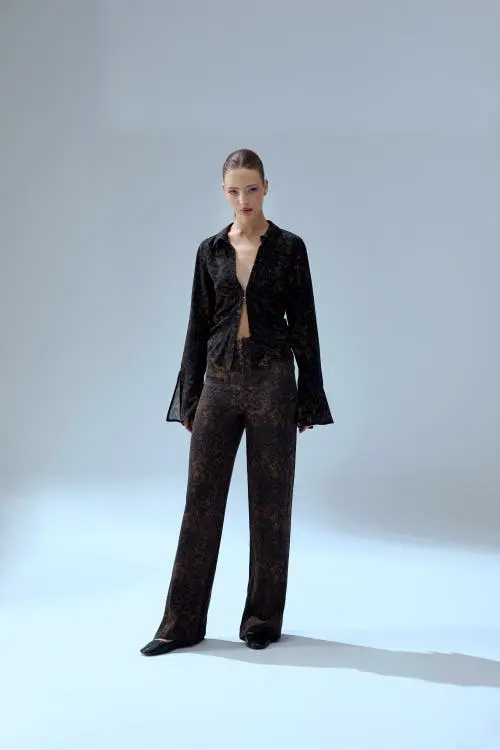 PCFG Fitted V-neck Slit Waist Shirt