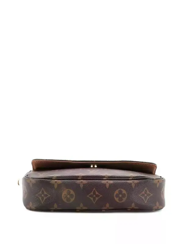 LOUIS VUITTON Ivy Wallet On Chain Monogram Canvas