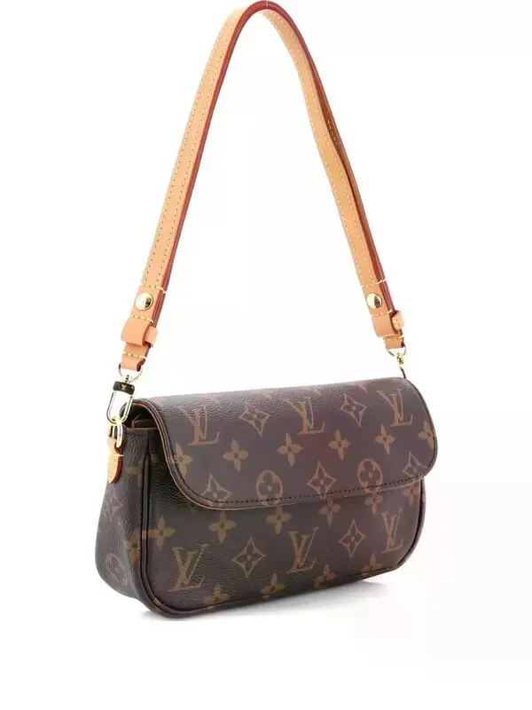 LOUIS VUITTON Ivy Wallet On Chain Monogram Canvas - Brown