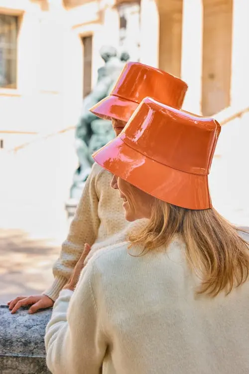 LASTELIER Smile Vinyl Bucket Hat