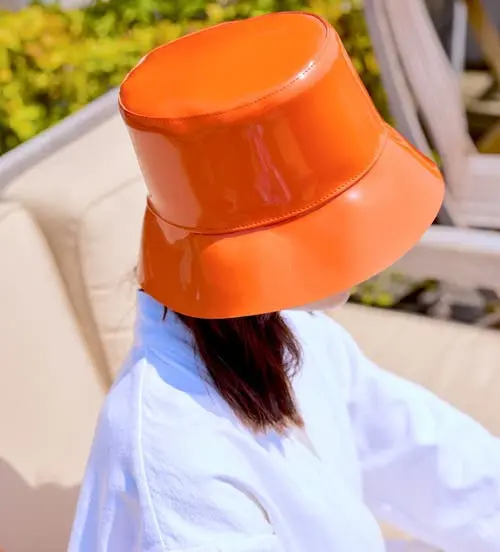 LASTELIER Smile Vinyl Bucket Hat