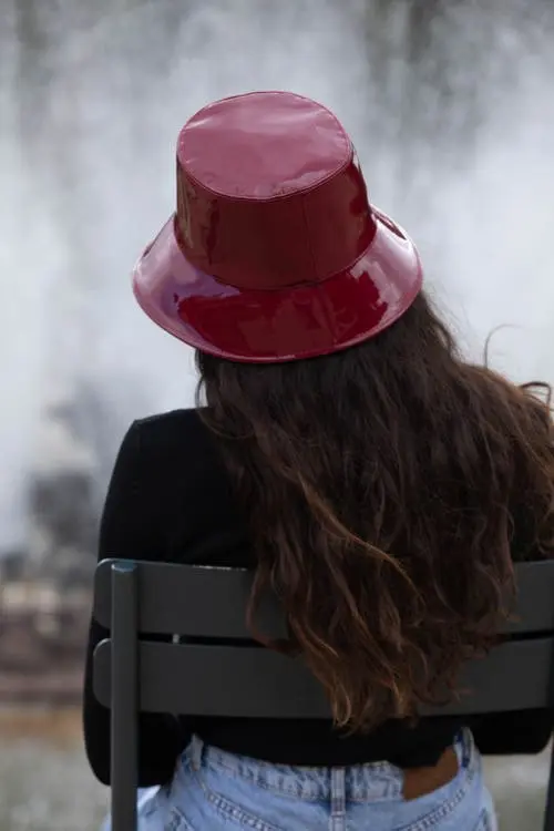 LASTELIER Smile Vinyl Bucket Hat
