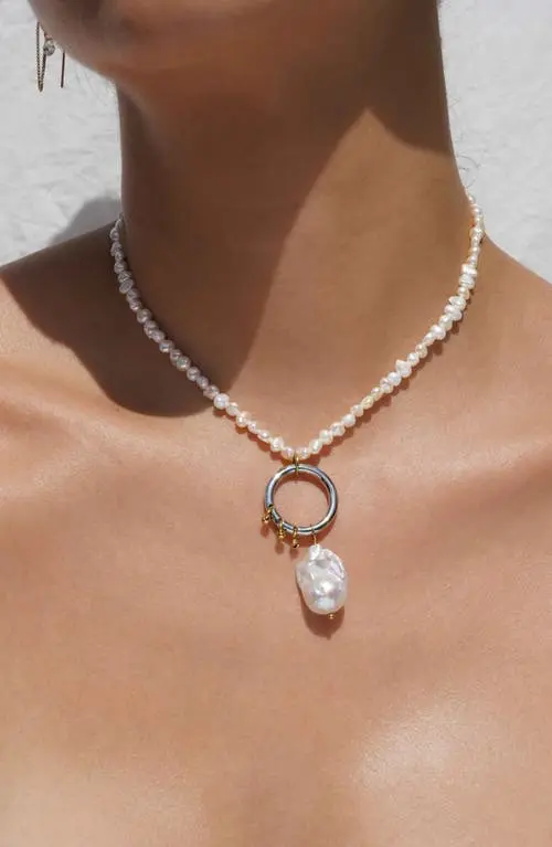 KOZAKH Komoti Pearl Pendant Necklace
