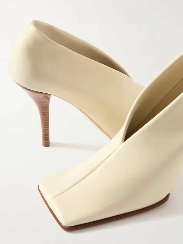 Alaïa 90 Leather Pumps - Neutrals