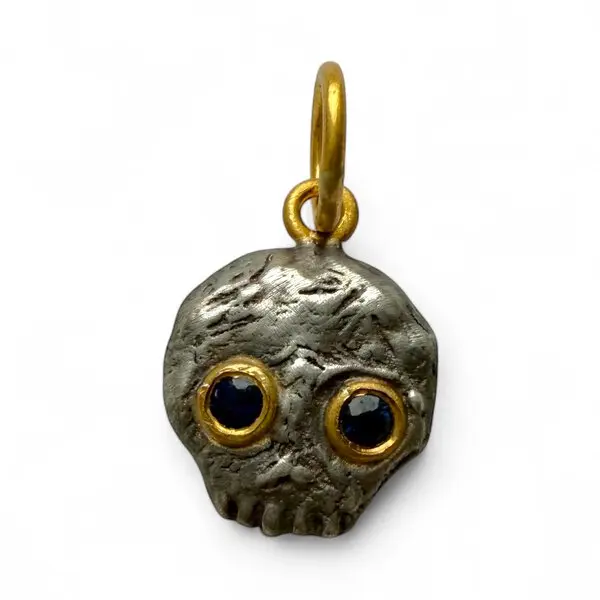 OUF! Skull Charm With Sapphire Eyes - One-color