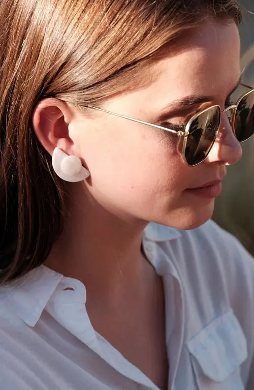 Likhâ Geometric Mother-of-pearl Stud Earrings Set - White