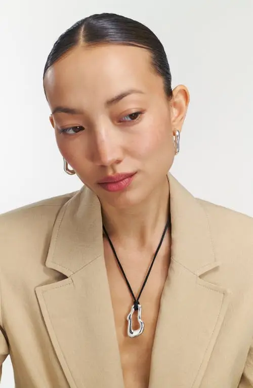 OAK & LUNA Dome Wavy Pendant Necklace
