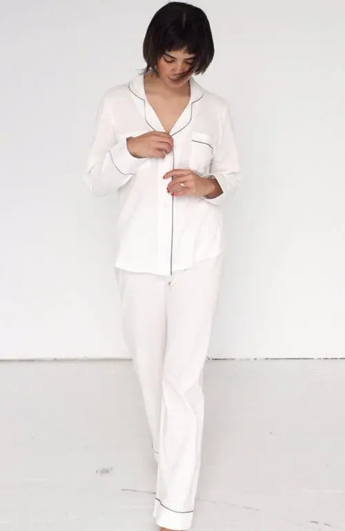 SALUA Classic Luxury Pajamas In Brushed Pima Cotton - White/navy