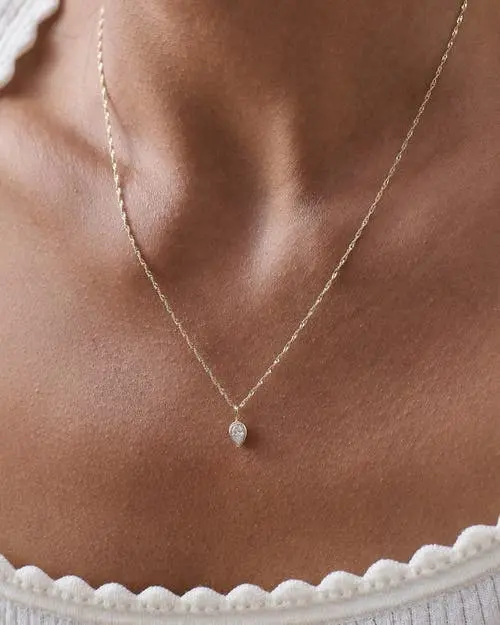 EDGE OF EMBER Pear Cut Diamond Pendant Necklace