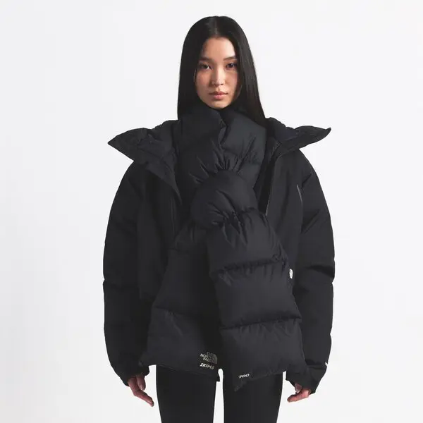 SKIMS Nuptse Scarf | Black | The North Face X - Onyx