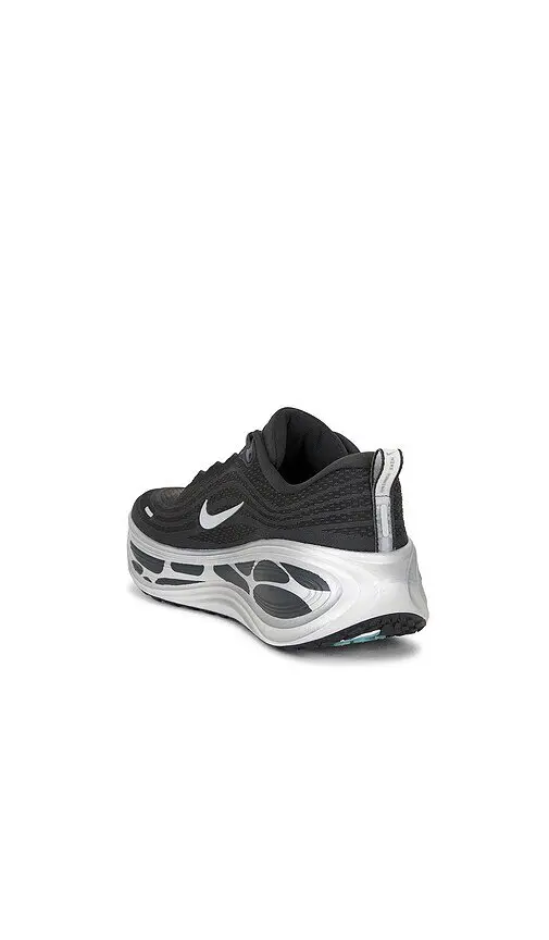 Nike Vomero Plus Sneakers