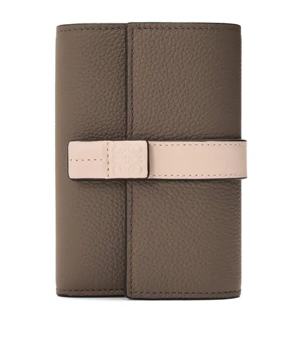 Loewe Small Calfskin Vertical Wallet - Brown