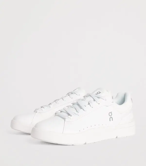 On The Roger Advantage Sneakers - White