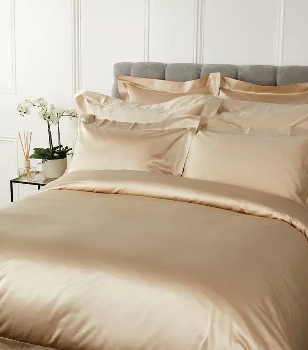 CELSO DE LEMOS Bourdon King Duvet Cover